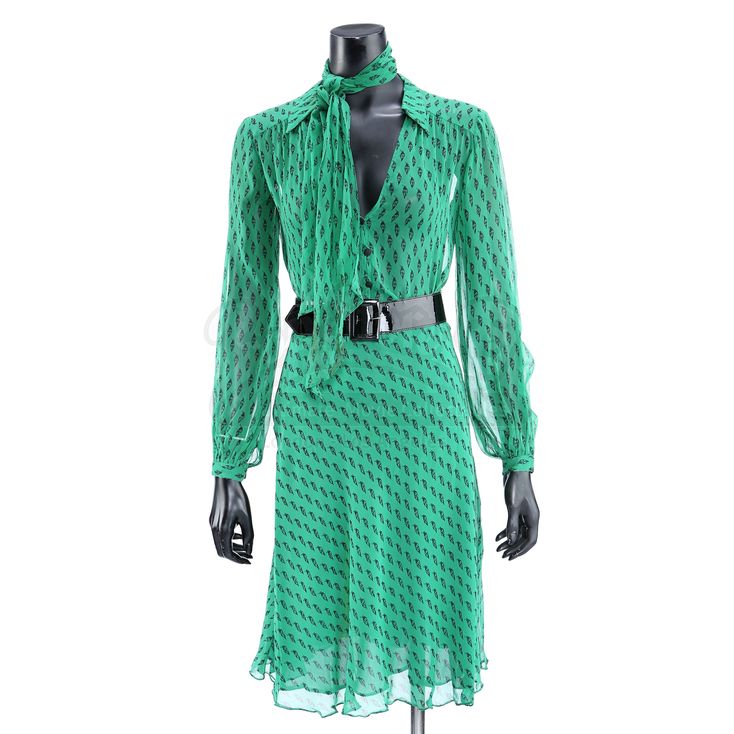 Sydney Prossers (Amy Adams) Green Costume | AMERICAN HUSTLE (2013)