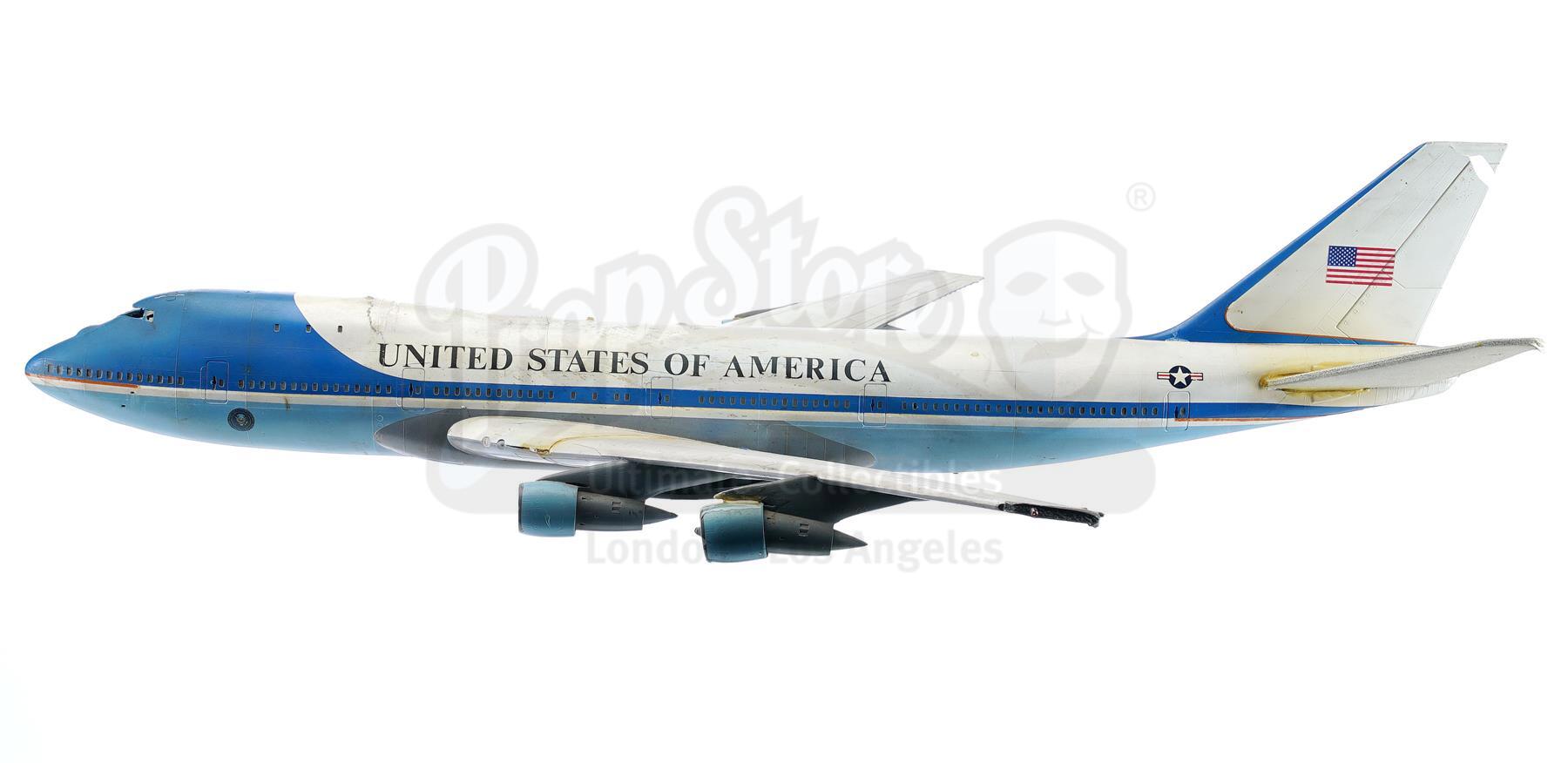 Lot # 760: INDEPENDENCE DAY (1996) - Air Force One Model Miniature