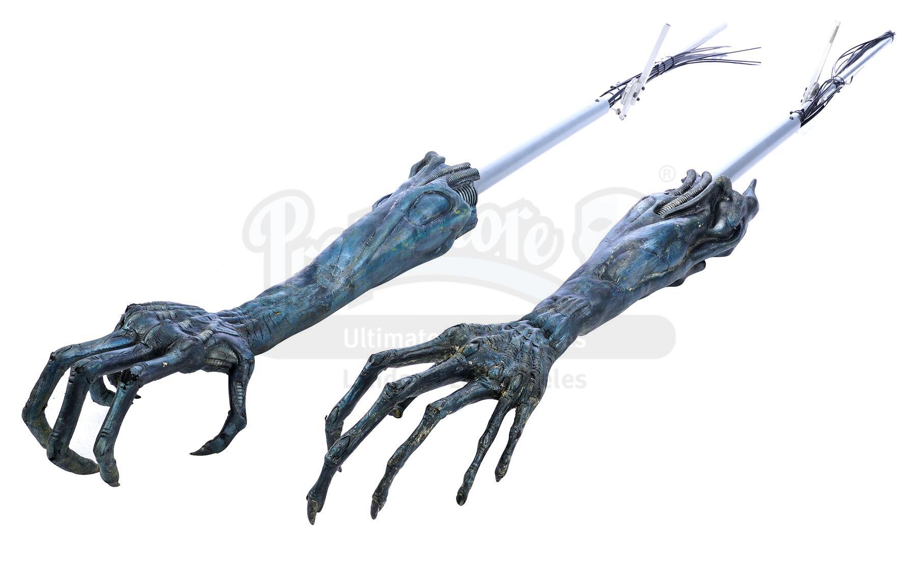 Lot # 470: AVP: ALIEN VS. PREDATOR (2004) - Xenomorph Queen Arm Set