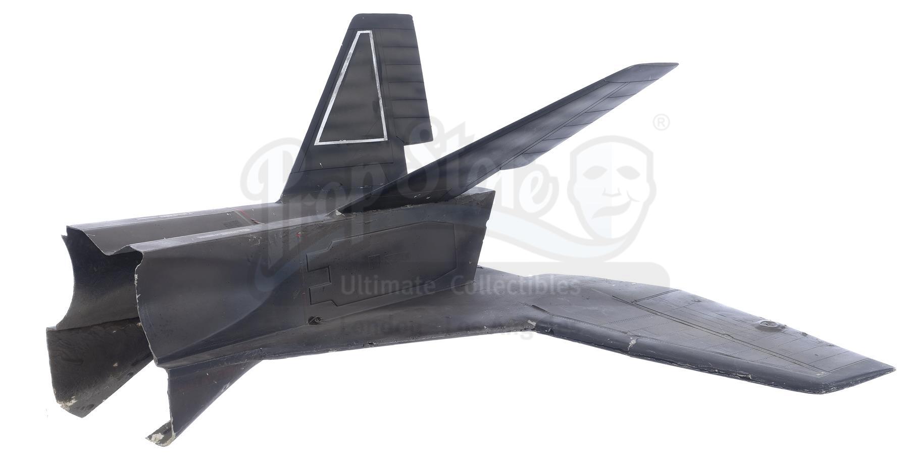 Lot # 12: ALIENS (1986) - Crashed Sulaco Dropship Model Miniature Tail ...