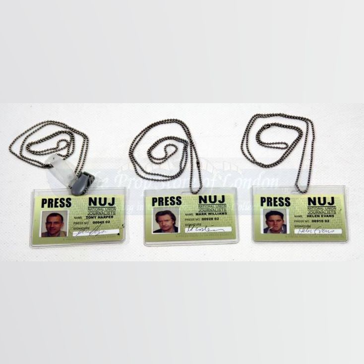 Set of Journalist Badges | CALCIUM KID, THE (2004)