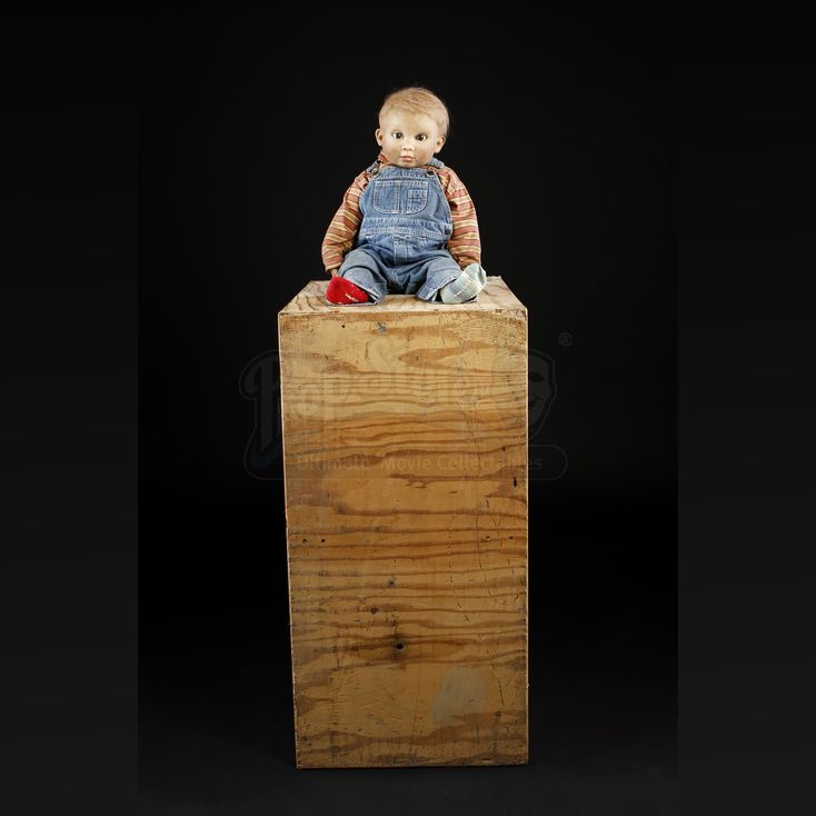 Lot 139 - Sitting Baby Bink Puppet | BABY'S DAY OUT (1994)