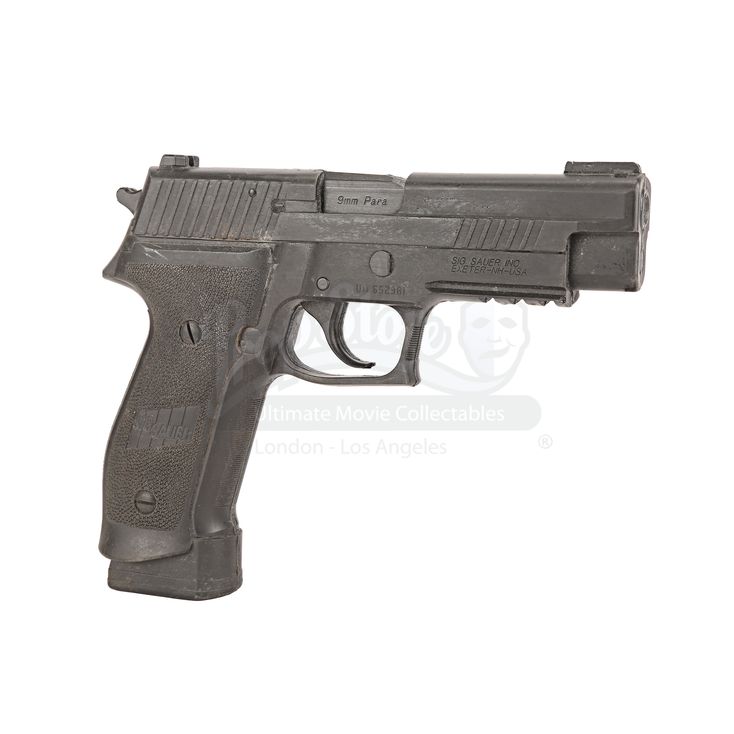 Lee Christmas (Jason Statham) Gun | EXPENDABLES 3, THE (2014)