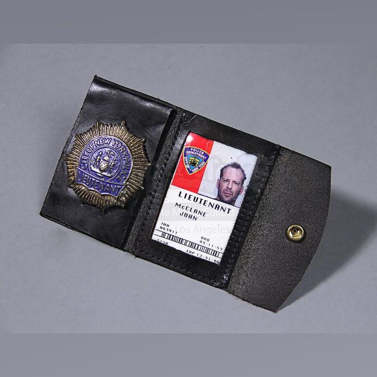 John McClanes (Bruce Willis) Badge Photo ID | DIE HARD WITH A VENGEANCE ...