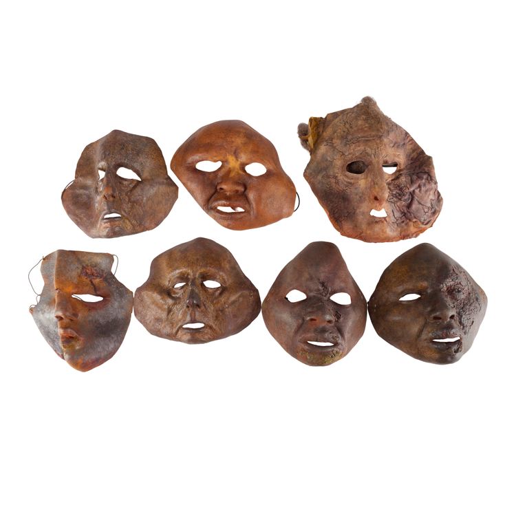 129. Set of Seven Background Zombie Masks ### DAWN OF THE DEAD (2004)