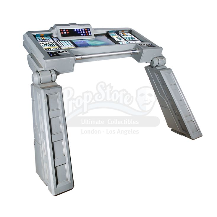 Light-Up Lower Bridge Command Console | PROMETHEUS (2012)