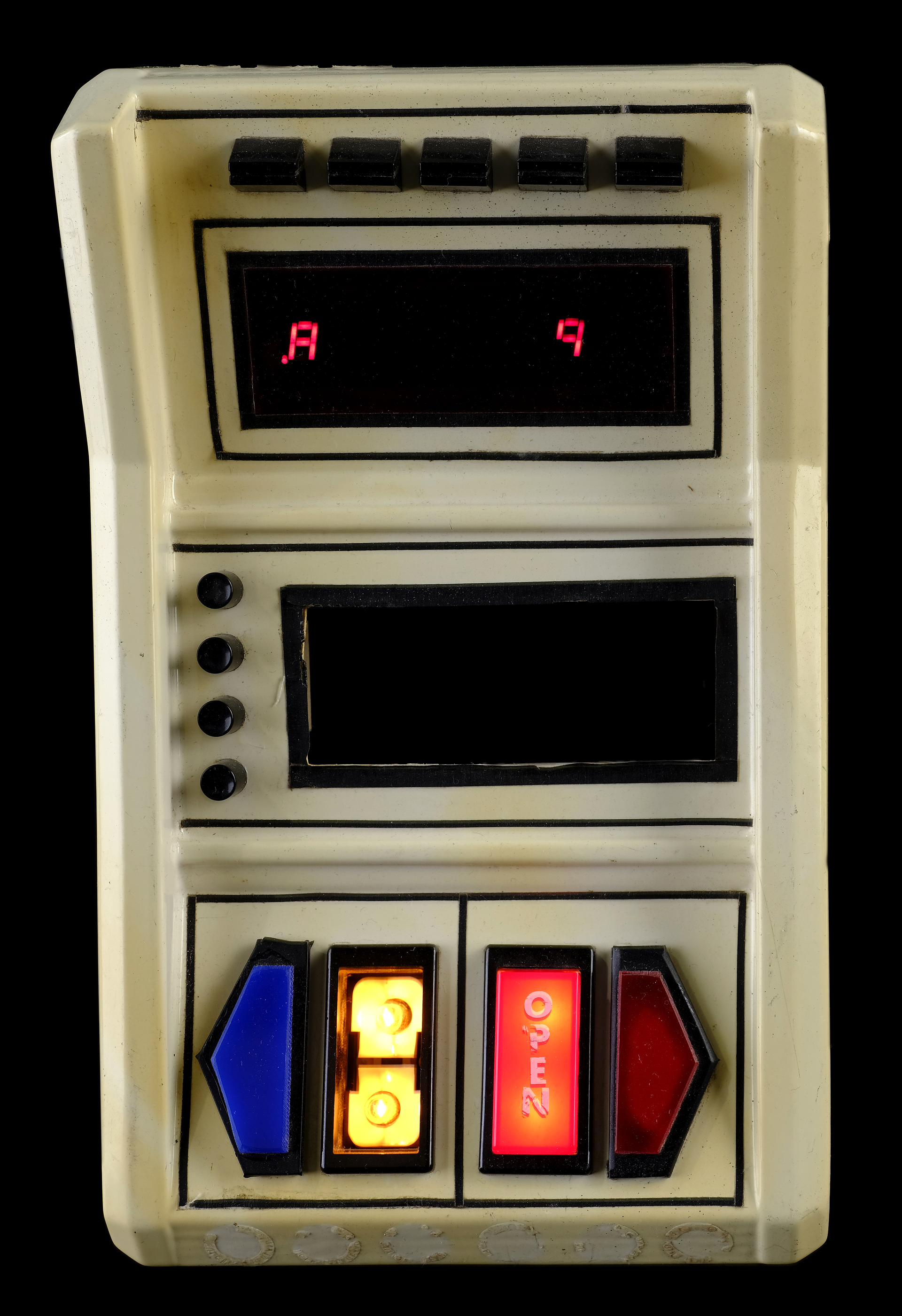 Lot # 4: Alien (1979) - Light-Up Nostromo Door Control Panel