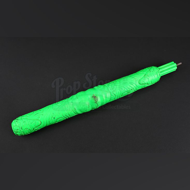 Green VFX Combistick Handle | AVP: ALIEN VS. PREDATOR (2004)