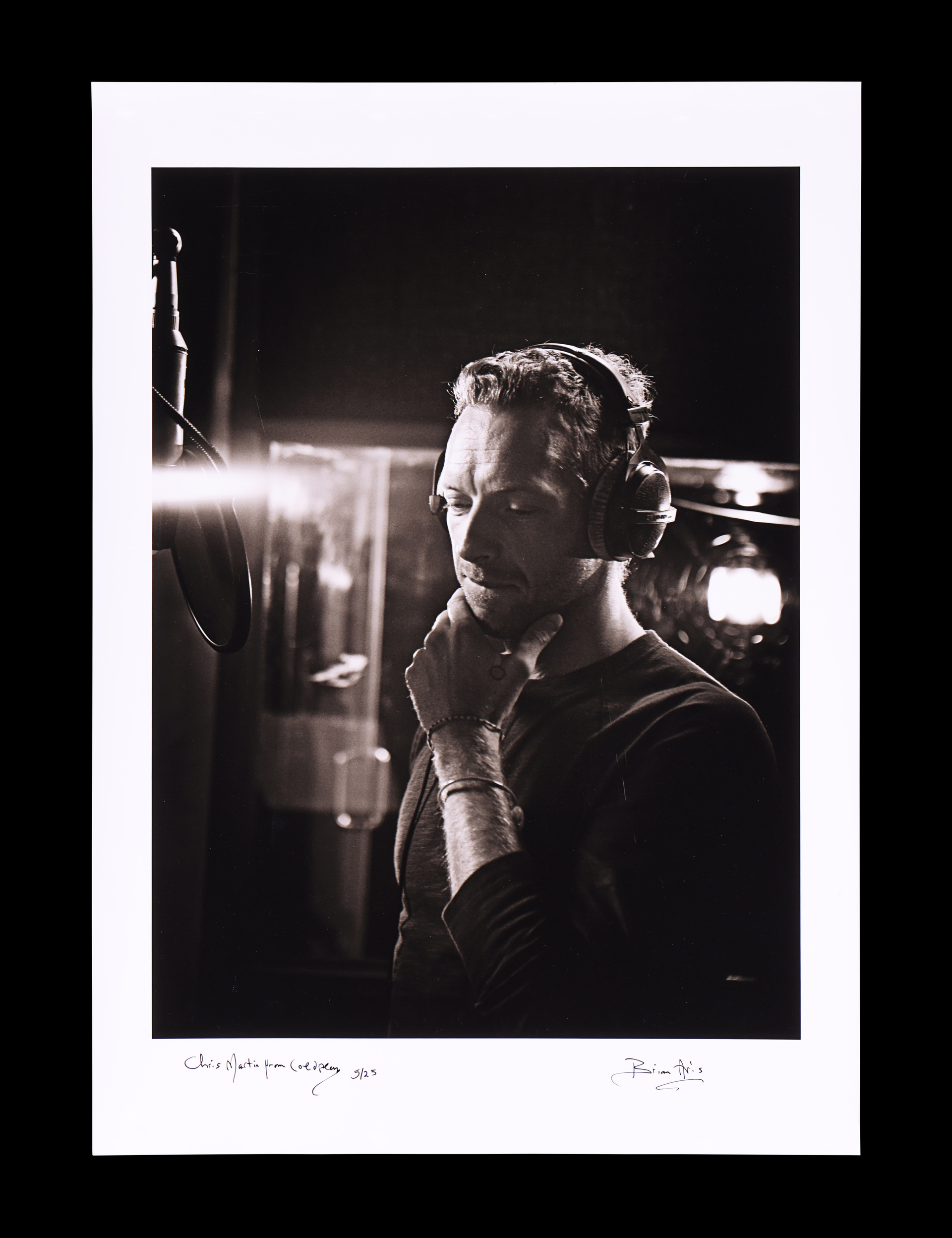 Lot # 33 - PERSONAL ITEMS - Chris Martin Photo Autographed by Brian Aris