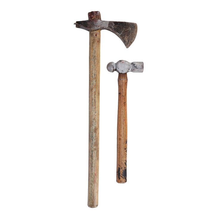 Madison Clarks (Kim Dickens) Hatchet and Hammer Weapons | FEAR THE ...