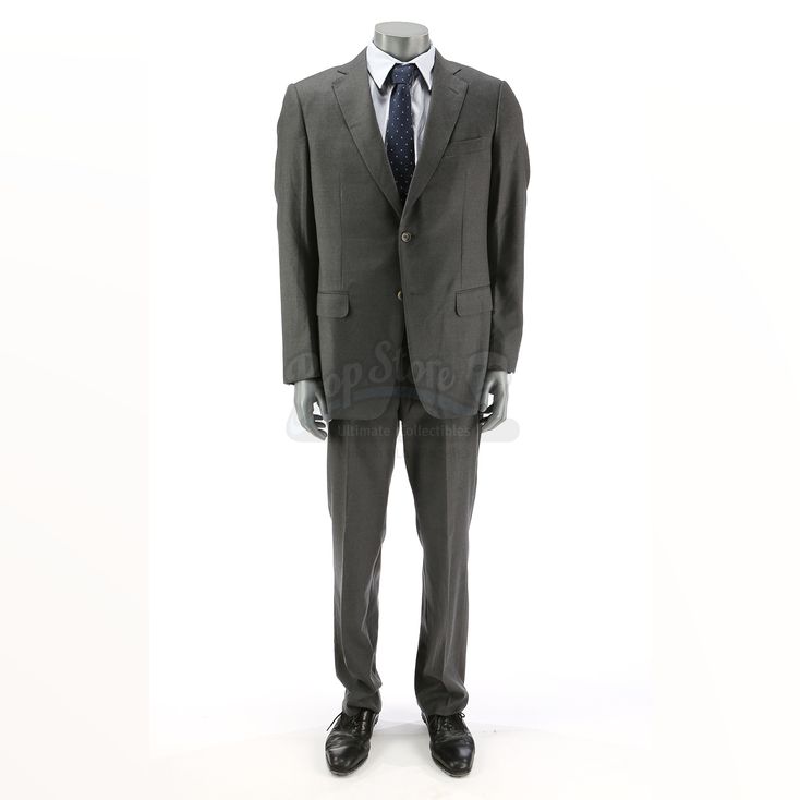 Jack Ryans Moscow Restaurant Costume | JACK RYAN: SHADOW RECRUIT (2014)