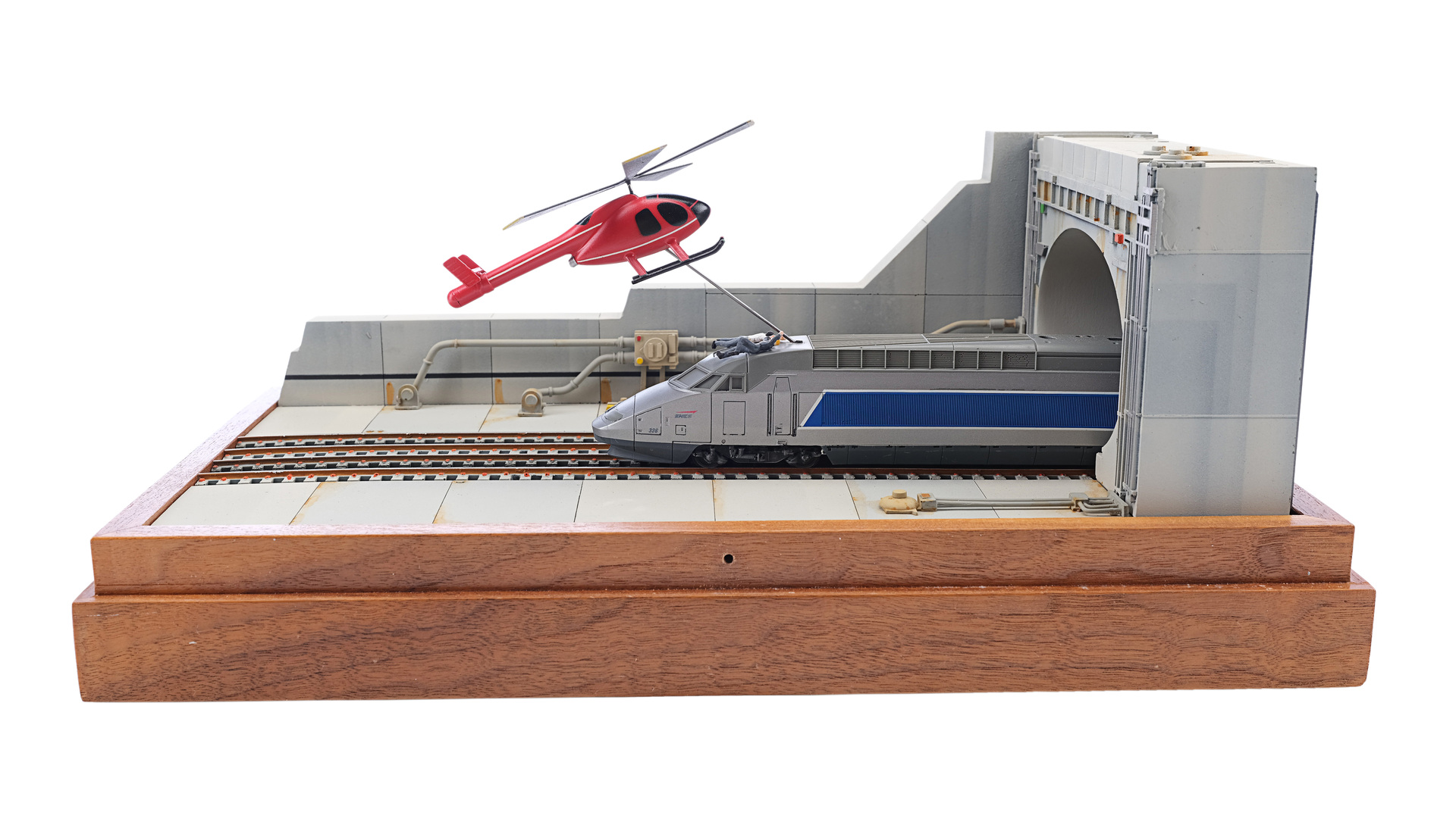 Lot # 987: Mission: Impossible (1996) - Bullet Train Sequence Executive ...