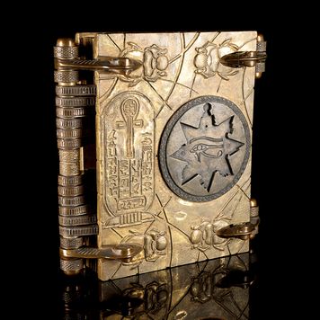 Lot # 280 : MUMMY, THE (1999) - Functional Hero Golden Book of the Living