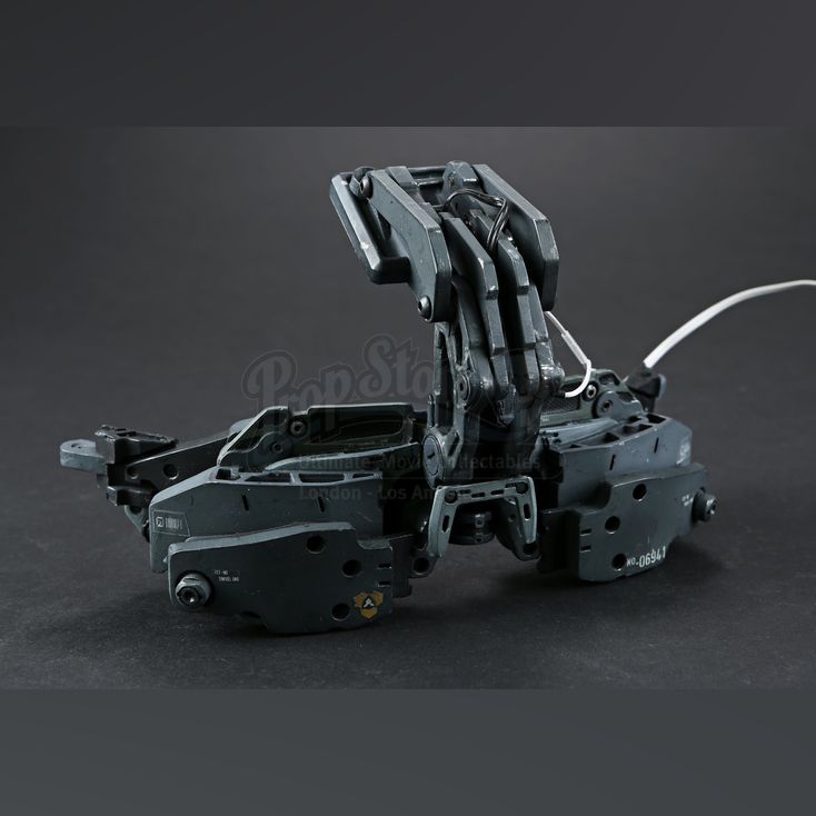 Light-up Prototype Hyperspectral Goggles | SPECTRAL (2016)