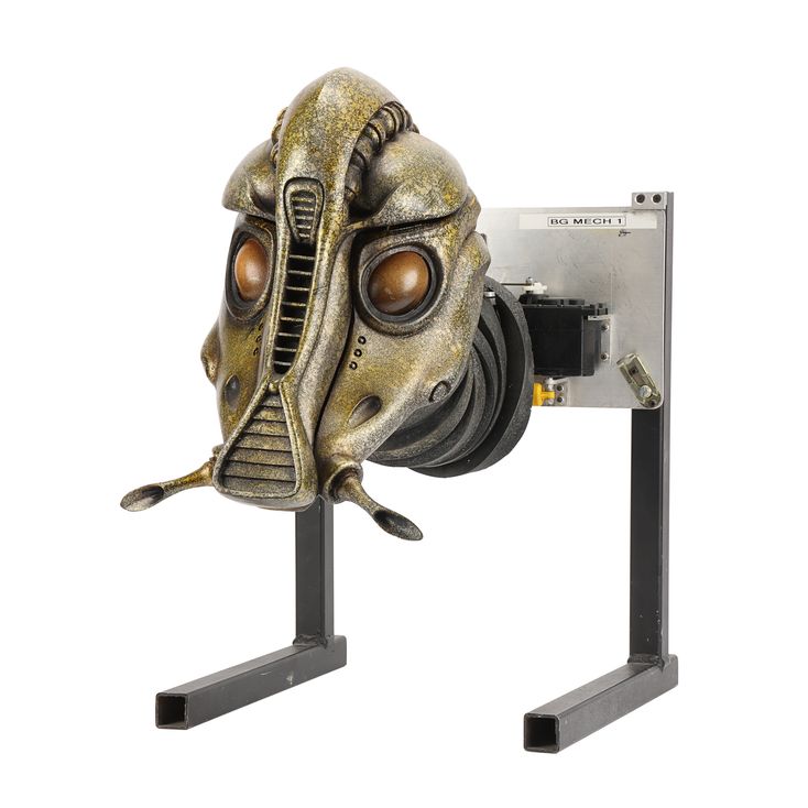 Lot # 89: THE FIFTH ELEMENT (1997) - Hero Animatronic Mondoshawan Head