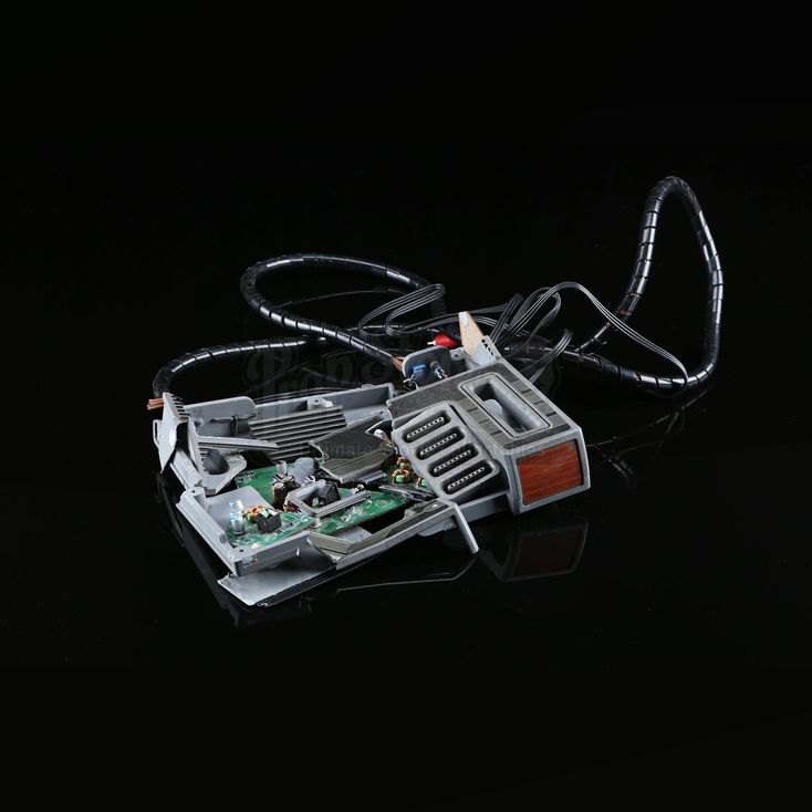 Destroyed Jumanji Game Console | JUMANJI: WELCOME TO THE JUNGLE (2017)