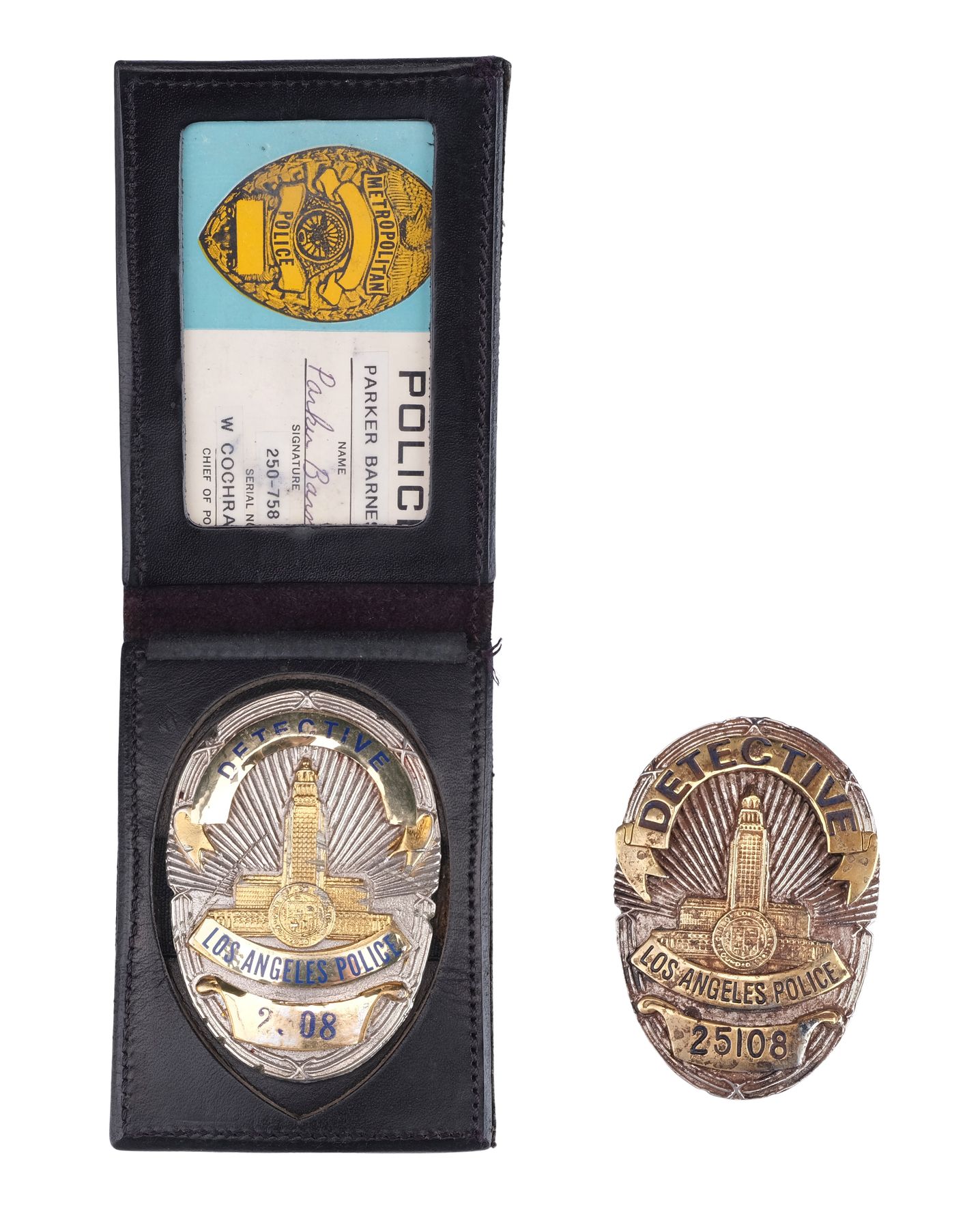 1304. Lt. Parker Barnes' (Denzel Washington) Badge, ID Card, and Wallet ...