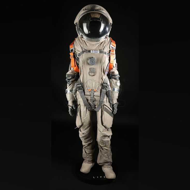 Miranda Norths (Rebecca Ferguson) IVA Suit | LIFE (2017)