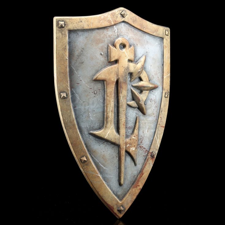 Lot 443 - Warcraft Auction - Lordaeron Shield | WARCRAFT (2016)