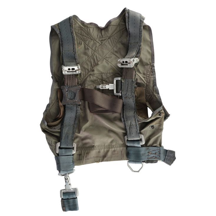 398. Top Gun Parachute Harness ### TOP GUN (1986)