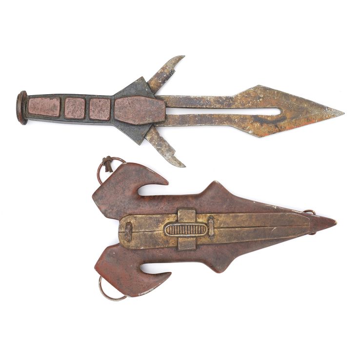 Lot 756 - Klingon Dk Tahg Knife | STAR TREK: ENTERPRISE (2001-2005)