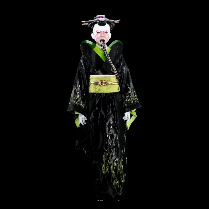 Maciej Hotel Geisha (Hannah Tasker-Poland) Geisha Mask and Costume ...