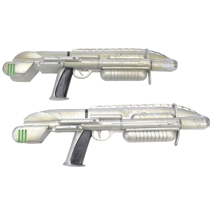 Lot #1014 - MEN IN BLACK II (2002) - Pair of Fin Blasters