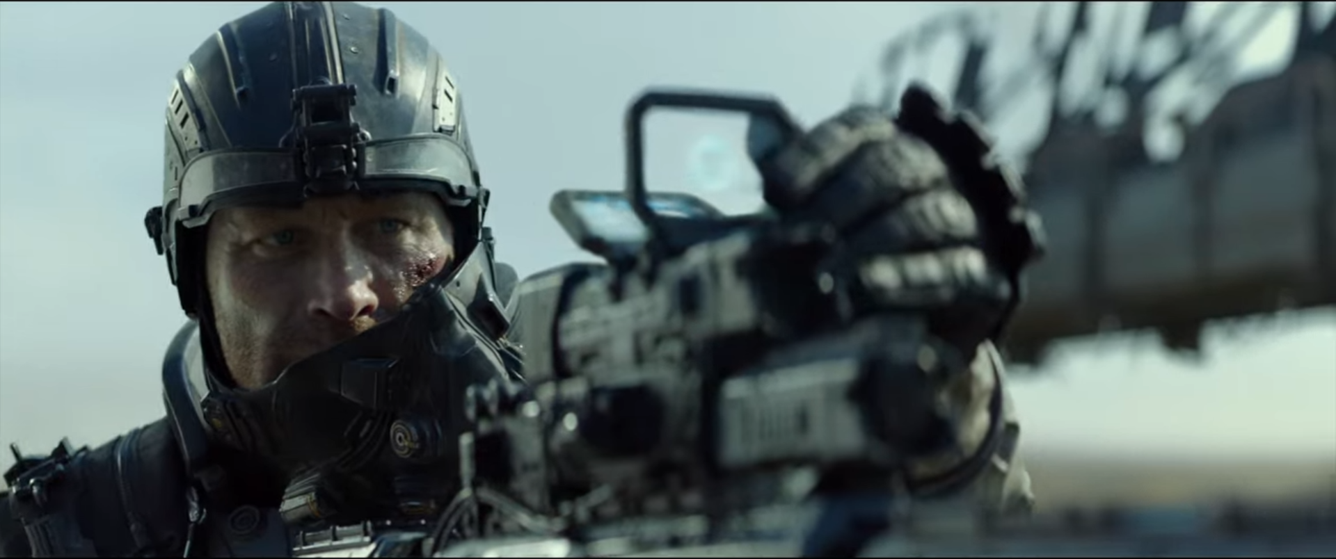 Lot 320 - Stunt DARPA Armor and Plasma Rifle | SPECTRAL (2016)