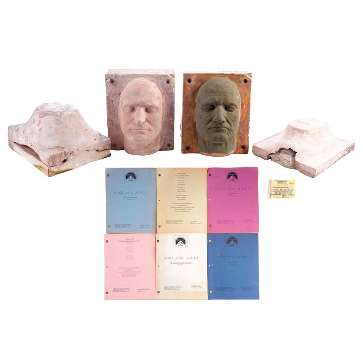 Lot 992 - Robin Williams Life Casts and Scripts | MORK & MINDY (1978-1982)