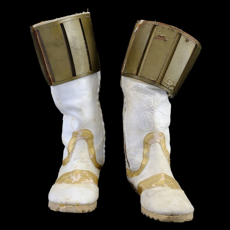 Lot 980 - White Ranger Boots | MIGHTY MORPHIN POWER RANGERS: THE MOVIE ...