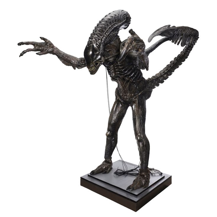 30. Xenomorph Warrior Costume Display | AVP: ALIEN VS. PREDATOR (2004 ...