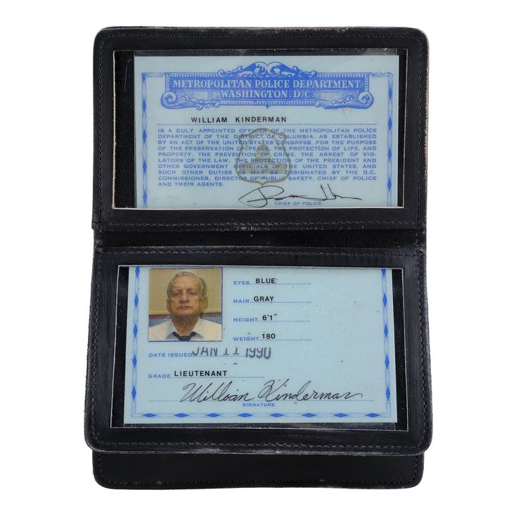 Lt. William F. Kindermans (George C. Scott) Metropolitan Police Badge ...