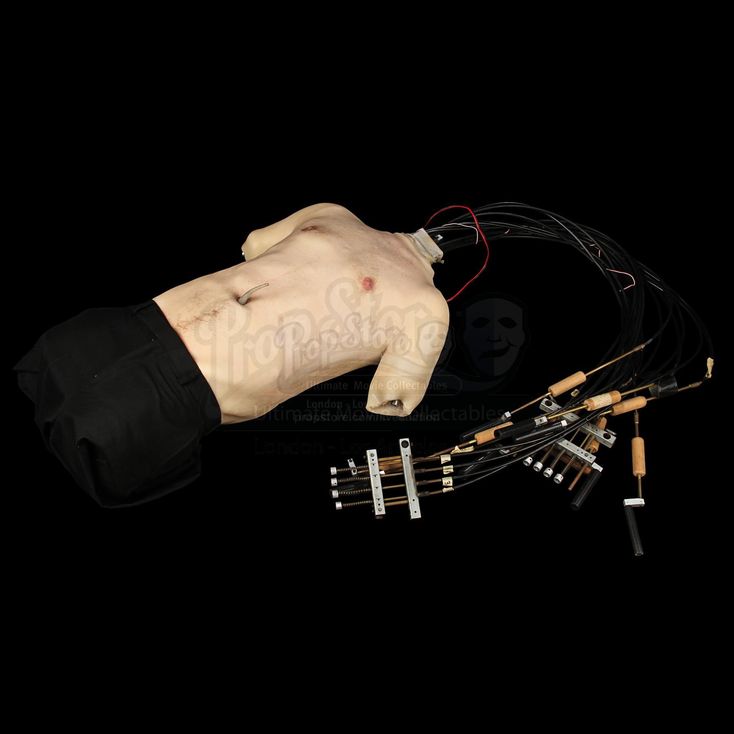 Neo (Keanu Reeves) SFX Bug Insertion Rig | MATRIX, THE (1999)