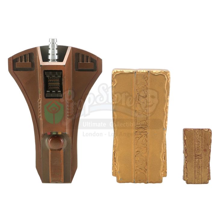 Ferengi Phaser and Gold-Pressed Latinum | STAR TREK: DEEP SPACE NINE ...