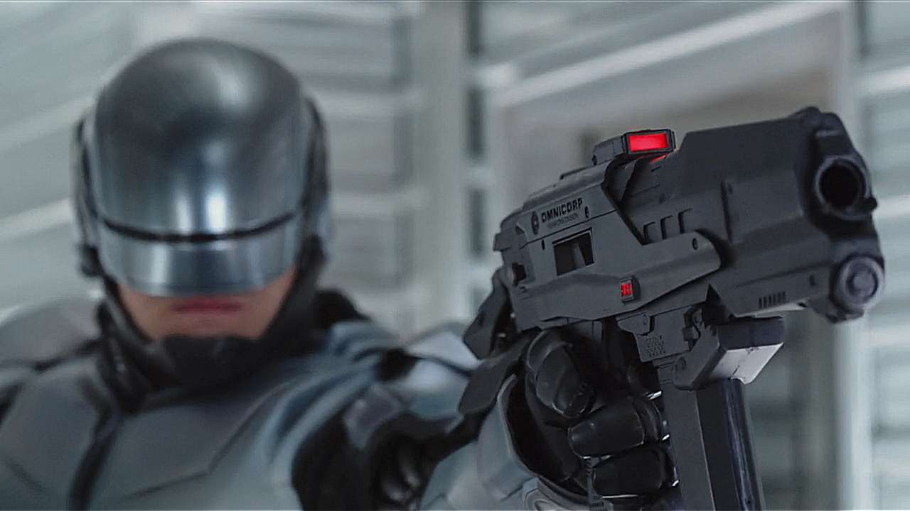 Lot 303 - RoboCops Stunt-Modified M2 Battle Rifle and Police Badge ...