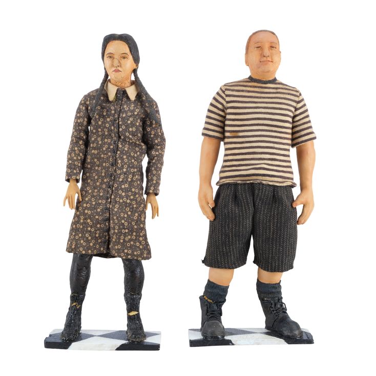 Wednesday Addams (Christina Ricci) and Pugsley Addams (Jimmy Workman ...