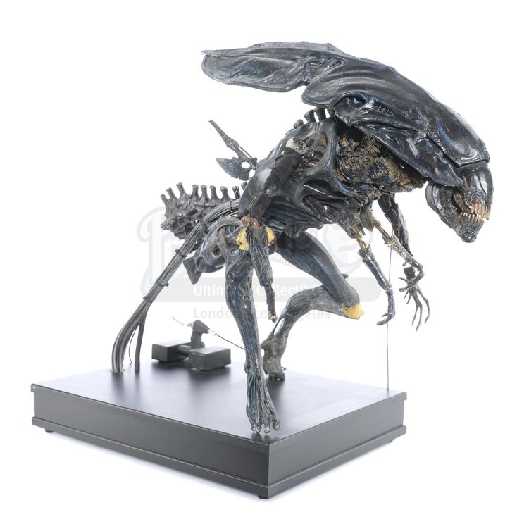 Xenomorph Queen Model Miniature Puppet | ALIENS (1986)
