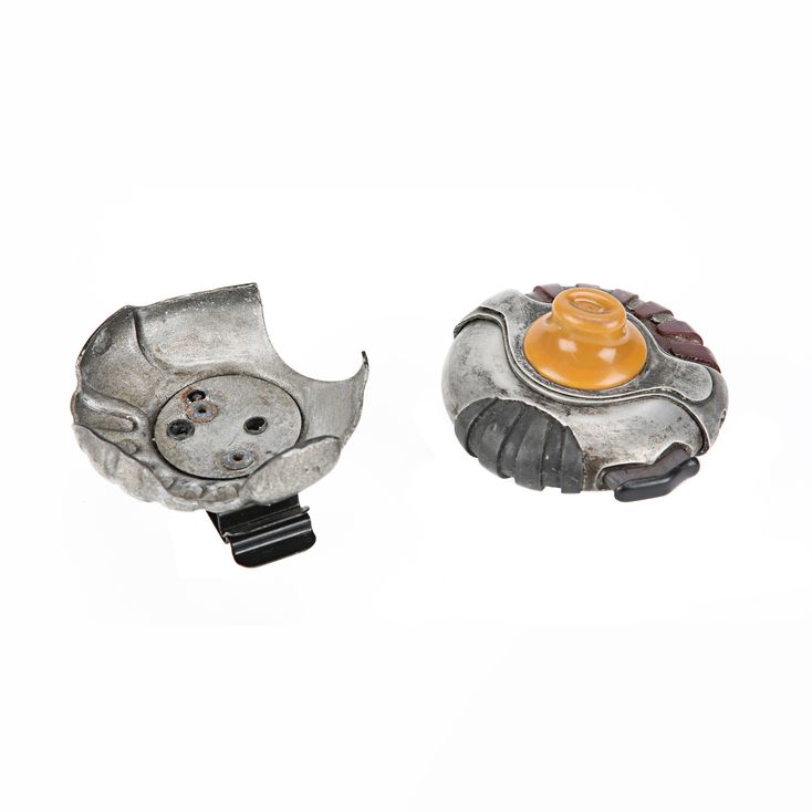 Riddick (Vin Diesel) Hero Breathing Device | CHRONICLES OF RIDDICK, THE ...