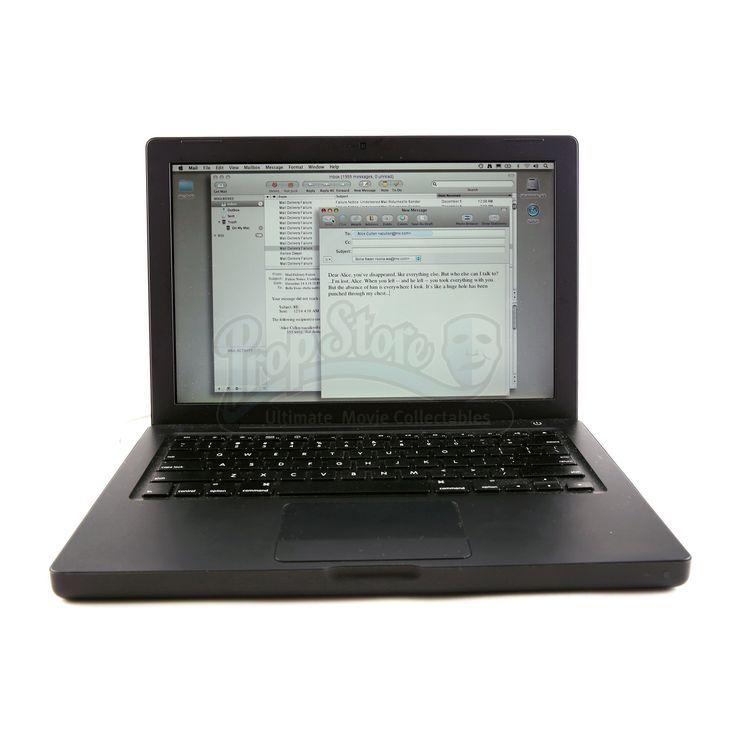 Lot 210 - Bella Swans Laptop | TWILIGHT SAGA, THE: NEW MOON (2009)