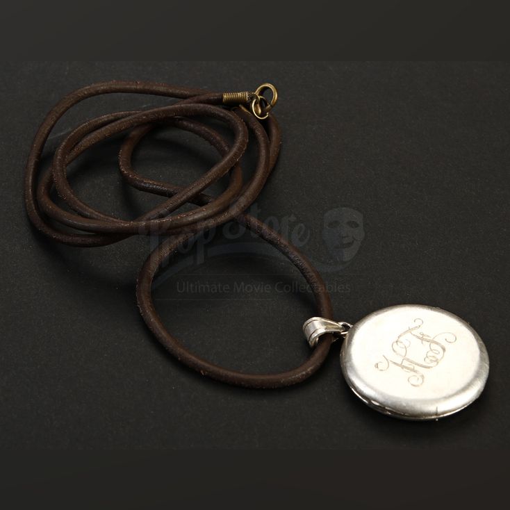 Max Da Costas (Matt Damon) Locket | ELYSIUM (2013)