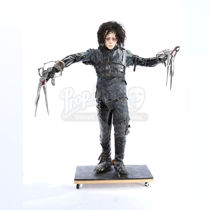 Edward Scissorhands (Johnny Depp) Costume Display | EDWARD SCISSORHANDS ...