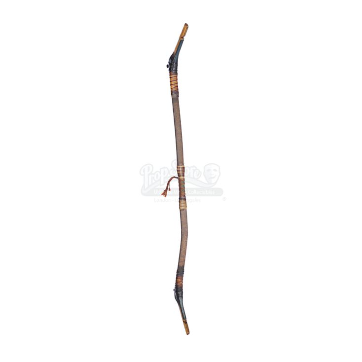 Cal Lynchs (Michael Fassbender) Broken-In-Action Stunt Bow | ASSASSIN'S ...