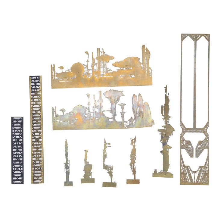 Lot 59 - Set of Los Angeles Skyline and Tyrell Pyramid Model Miniature ...