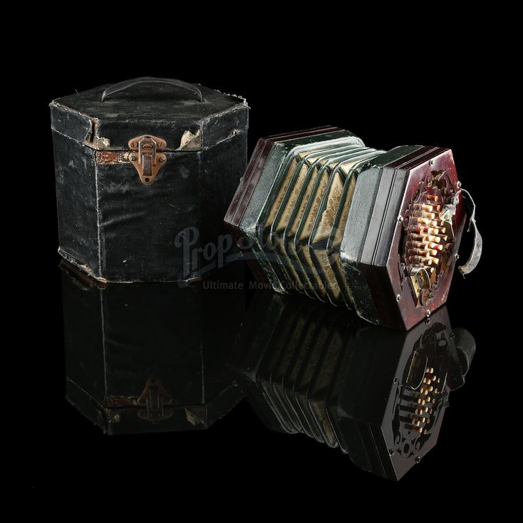 Janeks (Idris Elba) Concertina | PROMETHEUS (2012)