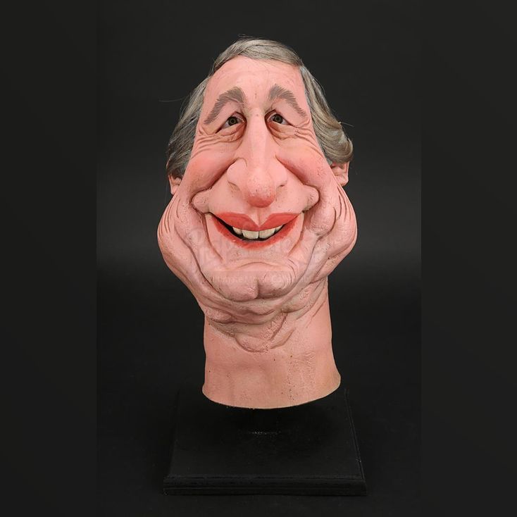 Lot 20 - Perry Como Puppet Head | SPITTING IMAGE (1984-1996)