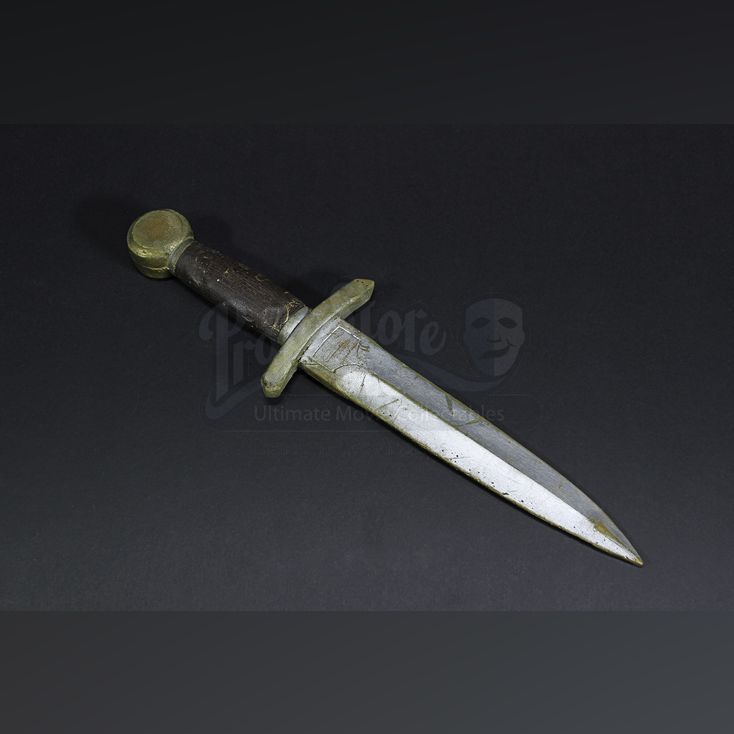 Duncan Idahos (Edward Atterton) Rubber Knife | FRANK HERBERT'S CHILDREN ...