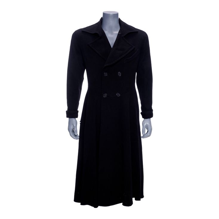 1057. Lamont Cranston's (Alec Baldwin) Overcoat ### THE SHADOW (1994)