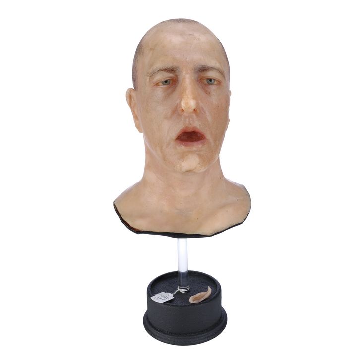 Jacob Kells (Bruce Payne) Beheaded Head | HIGHLANDER ENDGAME (2000)