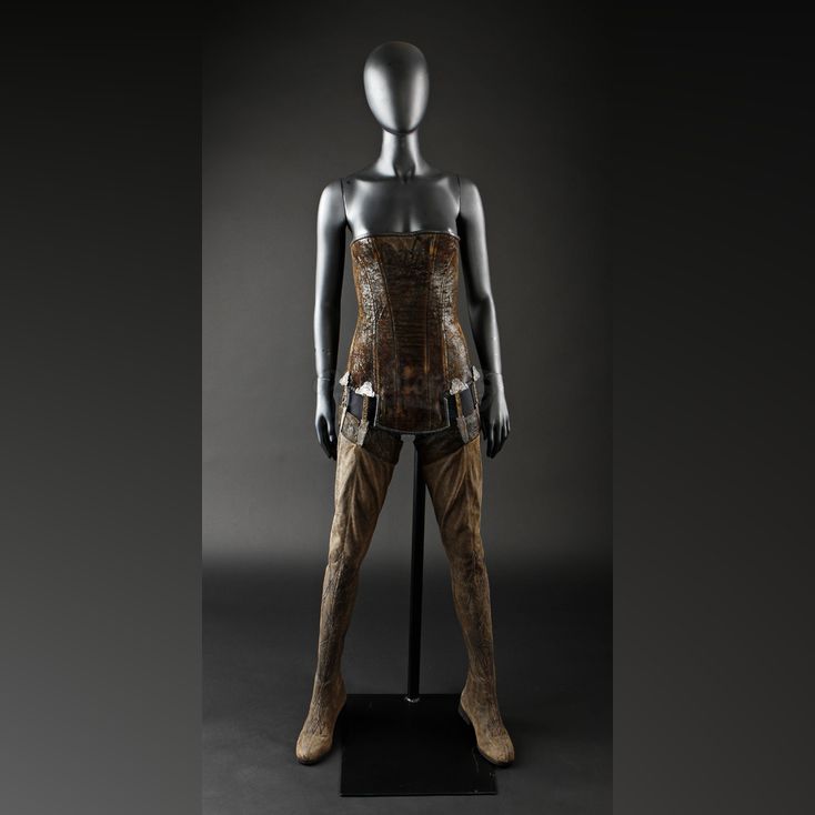 Sonjas Stunt Double (Dayna Porter) Corset and Boots | UNDERWORLD: RISE ...