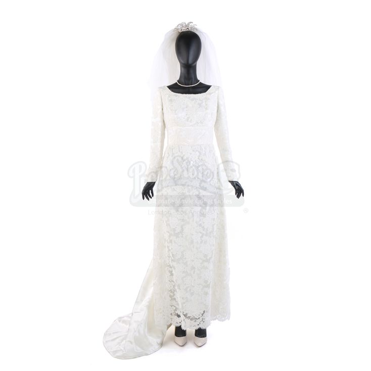 Lot 10 Lynne Cheneys Wedding Costume | VICE (2018)